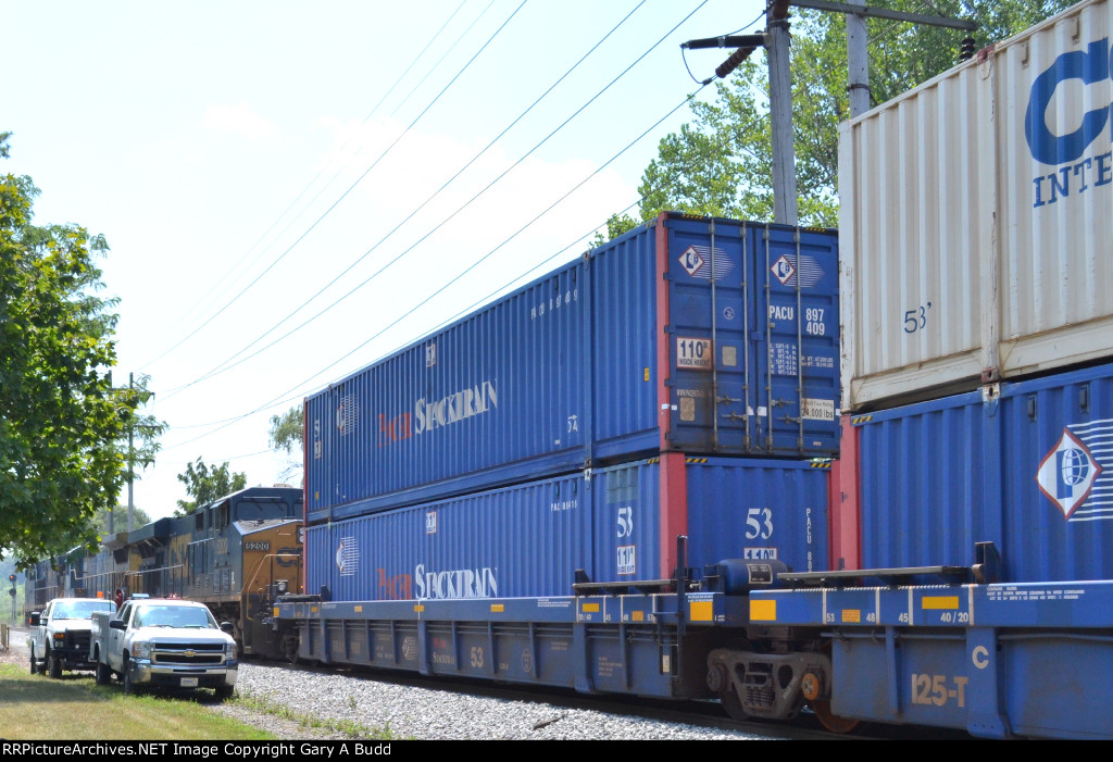 CSX INTERMODAL PASSING WORK CREW